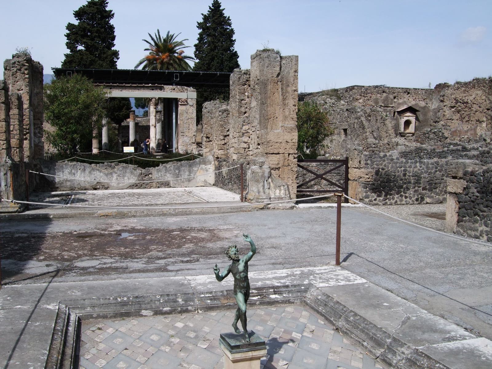 Explore The Ancient Pompeii & Uncover The Preserved Ruins