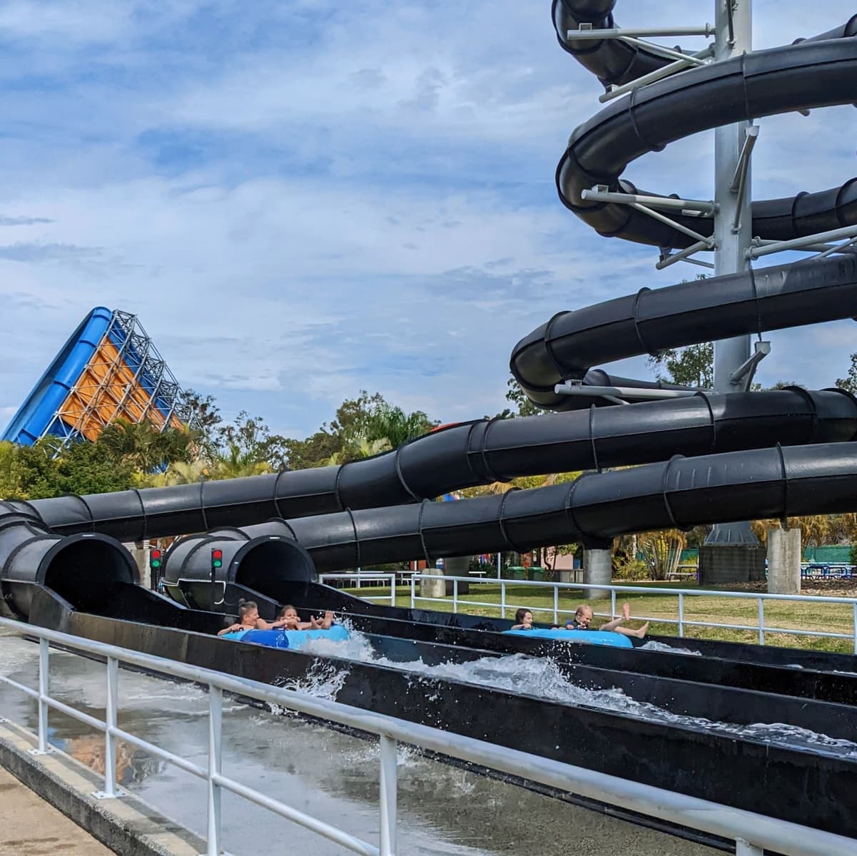 15 Wet N Wild Gold Coast Rides That You Should Definitely Try!