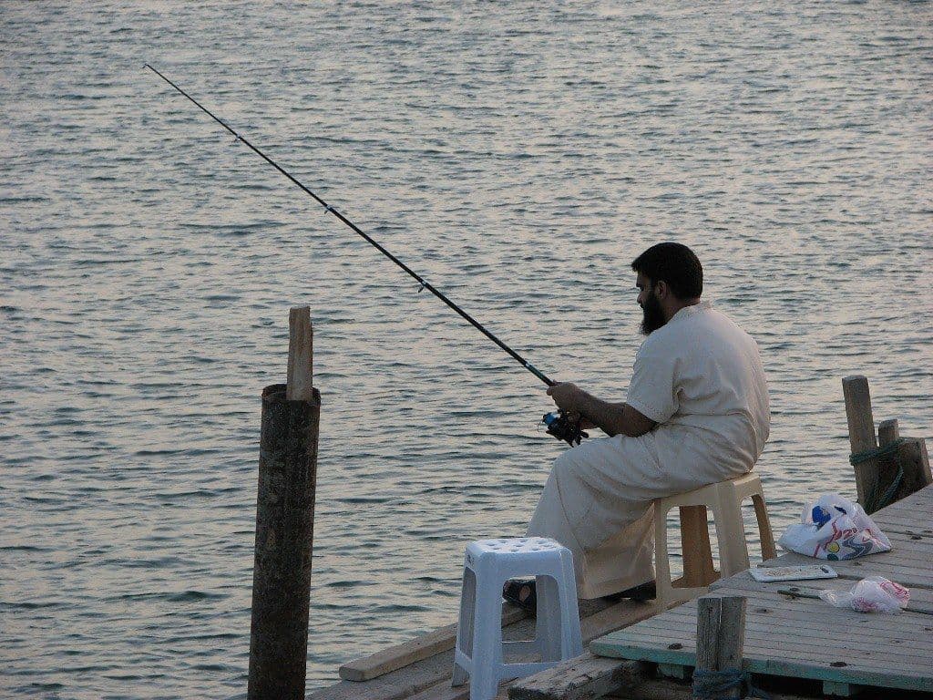 Guia de pesca em alto mar em Dubai | Naufragado na Aventura