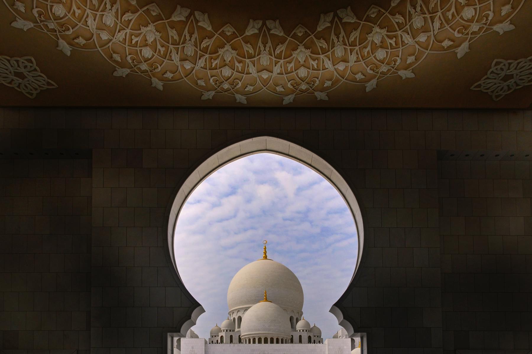 Sheikh Zayed Mosque: Architectural Marvel and a Cultural Gem
