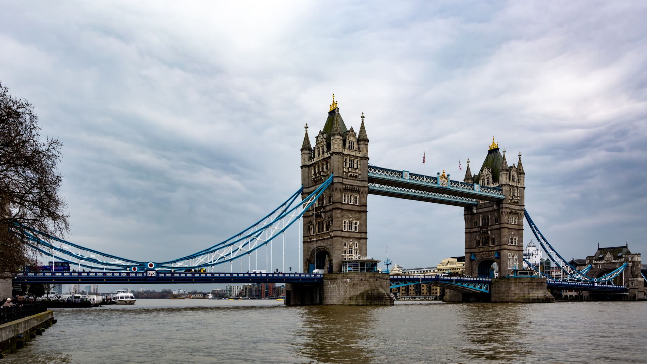 Hop On Hop Off London | Cross Several Attractions of London