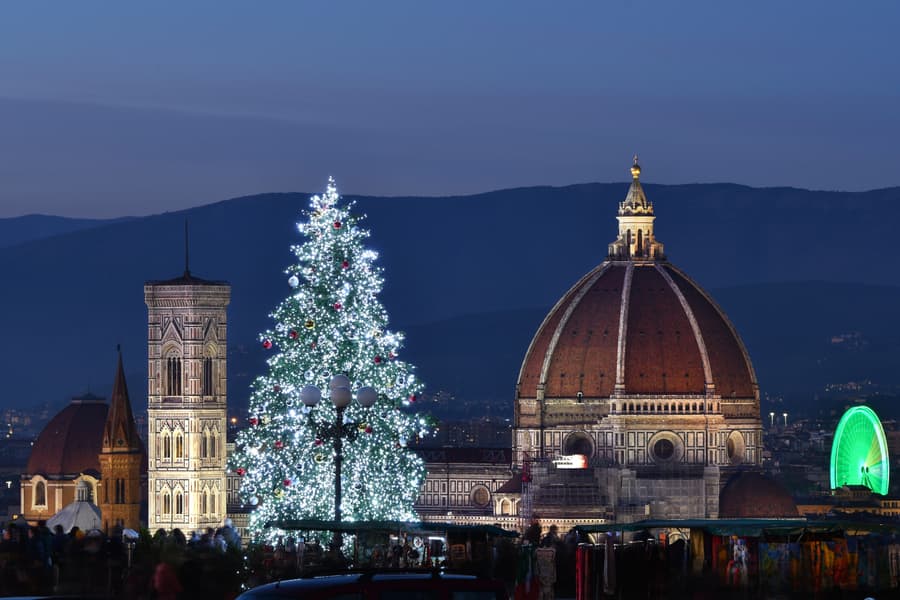 Christmas In Florence | Explore The Illuminated Landmarks