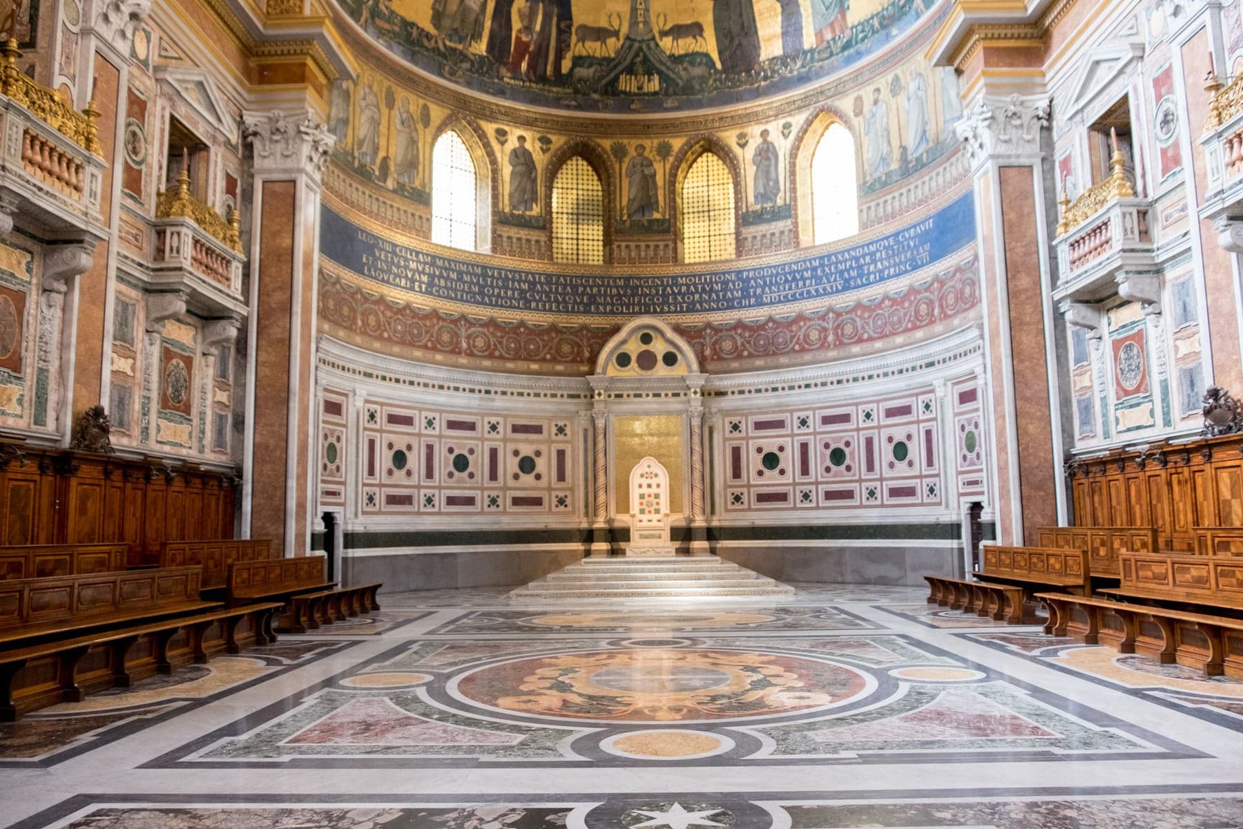 Ammira la bellezza della Basilica di San Giovanni in Laterano