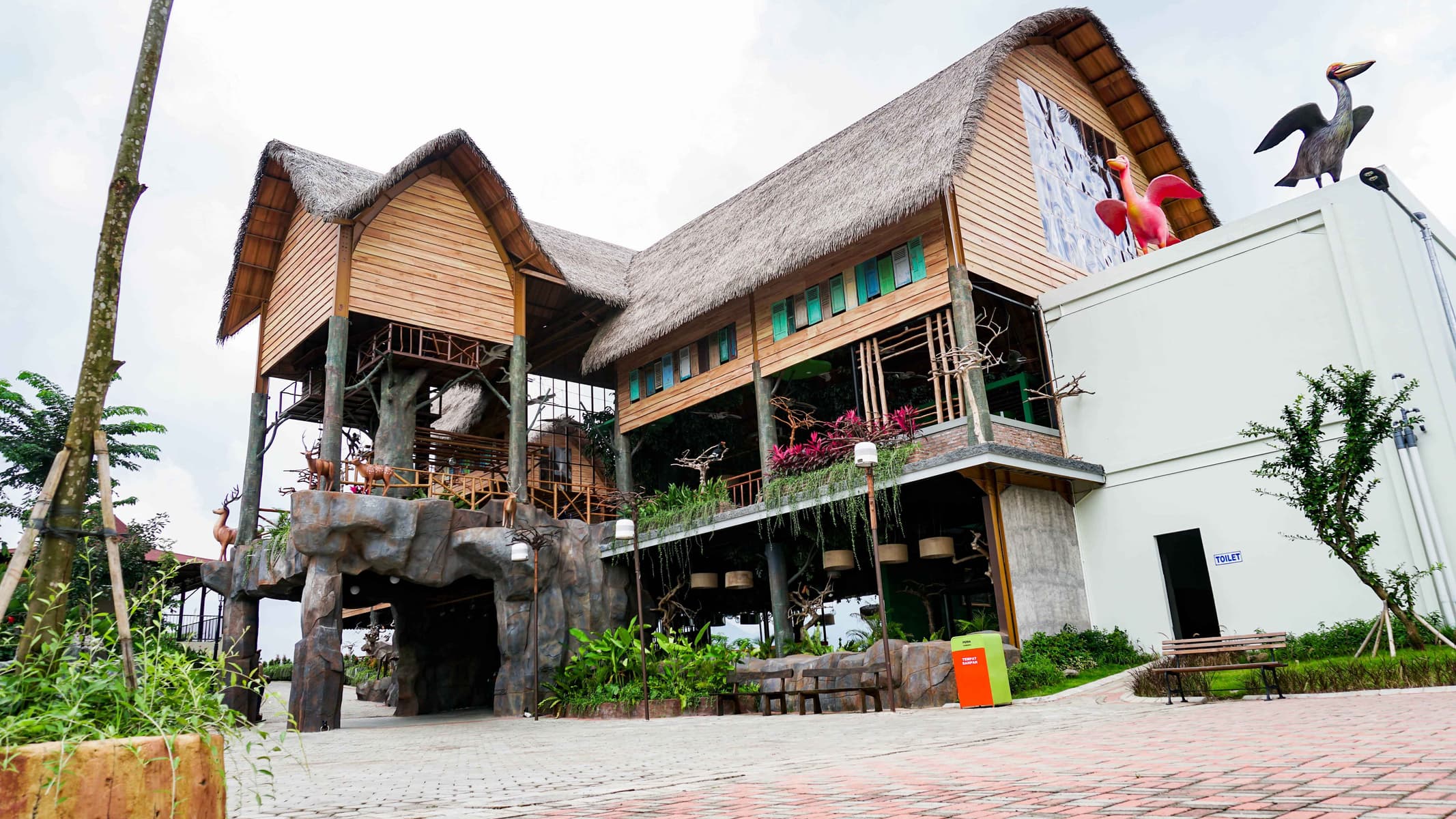 Restoran Saloka Theme Park: Nikmati Kelezatan Indonesia