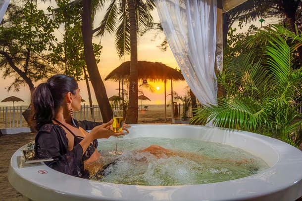 30 Best Pubs & Clubs in Goa for Night Owls (Price & Timings)