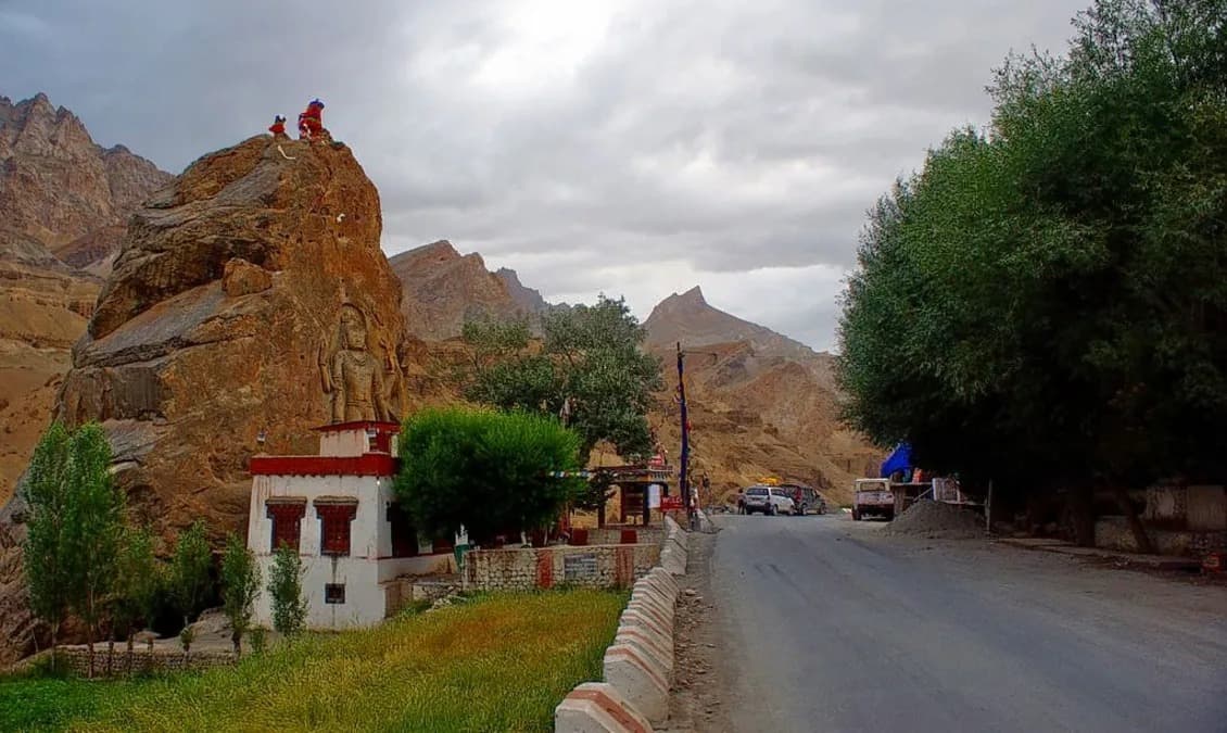 Srinagar to Leh Road Trip Guide {{year}} - LiveLadakh