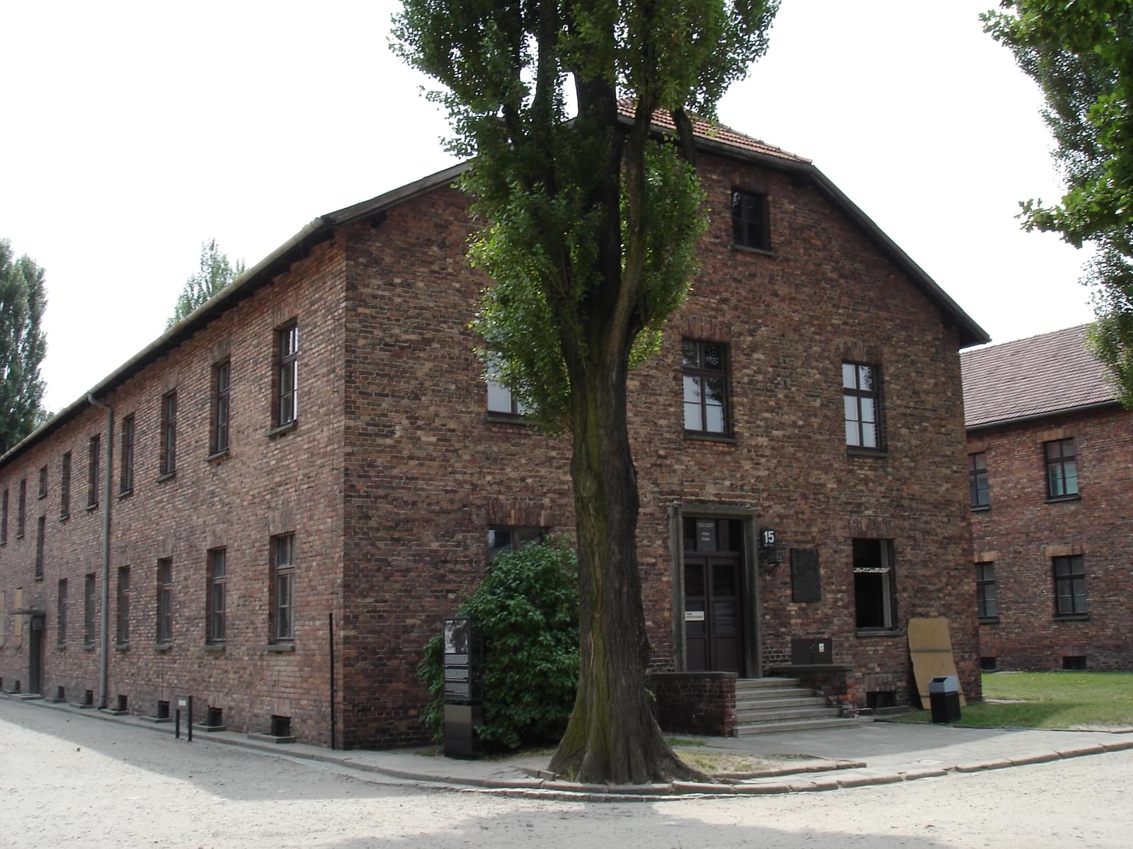 What to Expect at Auschwitz | History, Areas & Tips