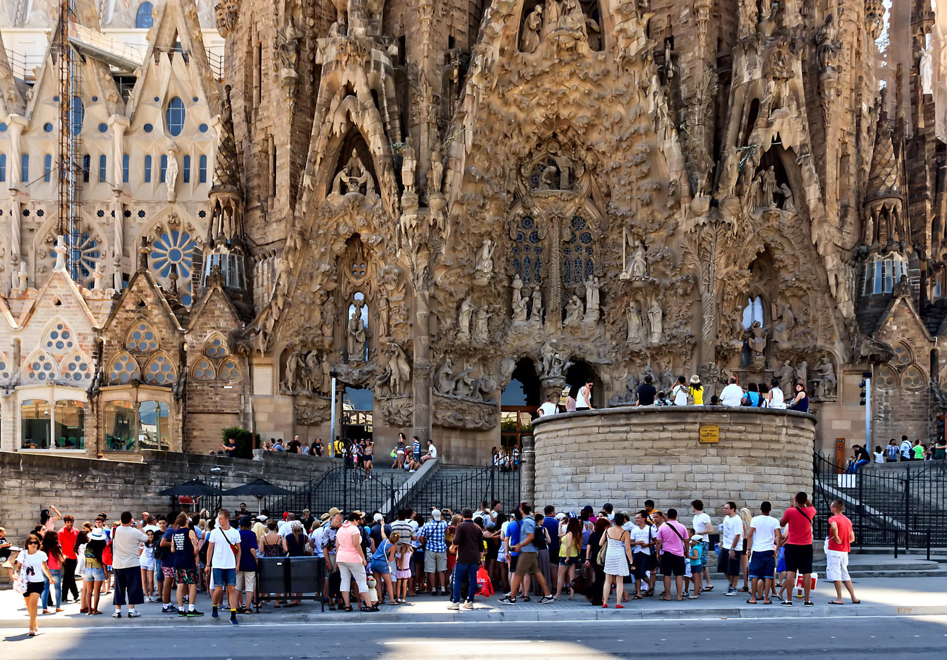La Sagrada Familia Guided Tour with Fast Track Access
