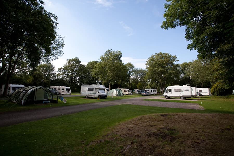 9 Campsites Near Windsor Castle For A Fun Outing!