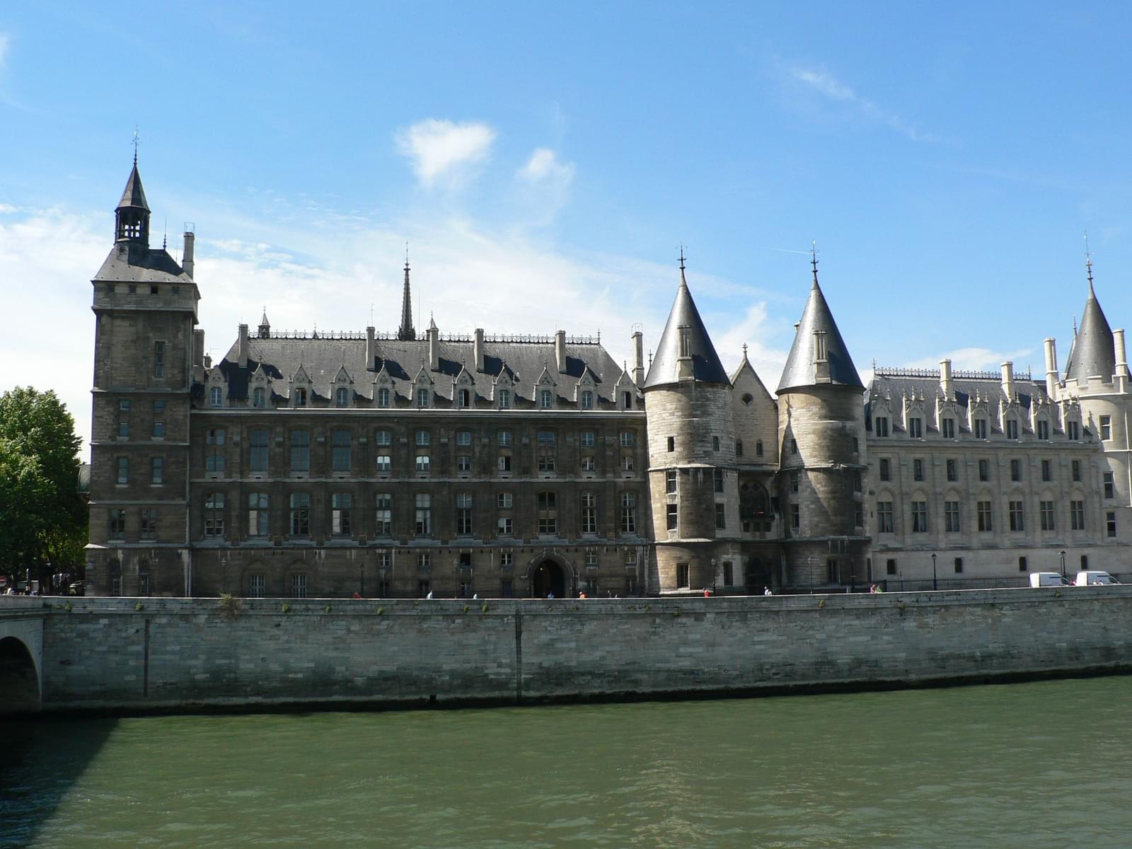 Plan Your Visit to Conciergerie | Best Time & How to Reach
