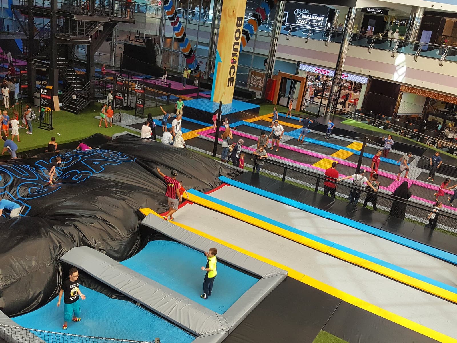 Visite Bounce em Abu Dhabi e experimente a emoção final