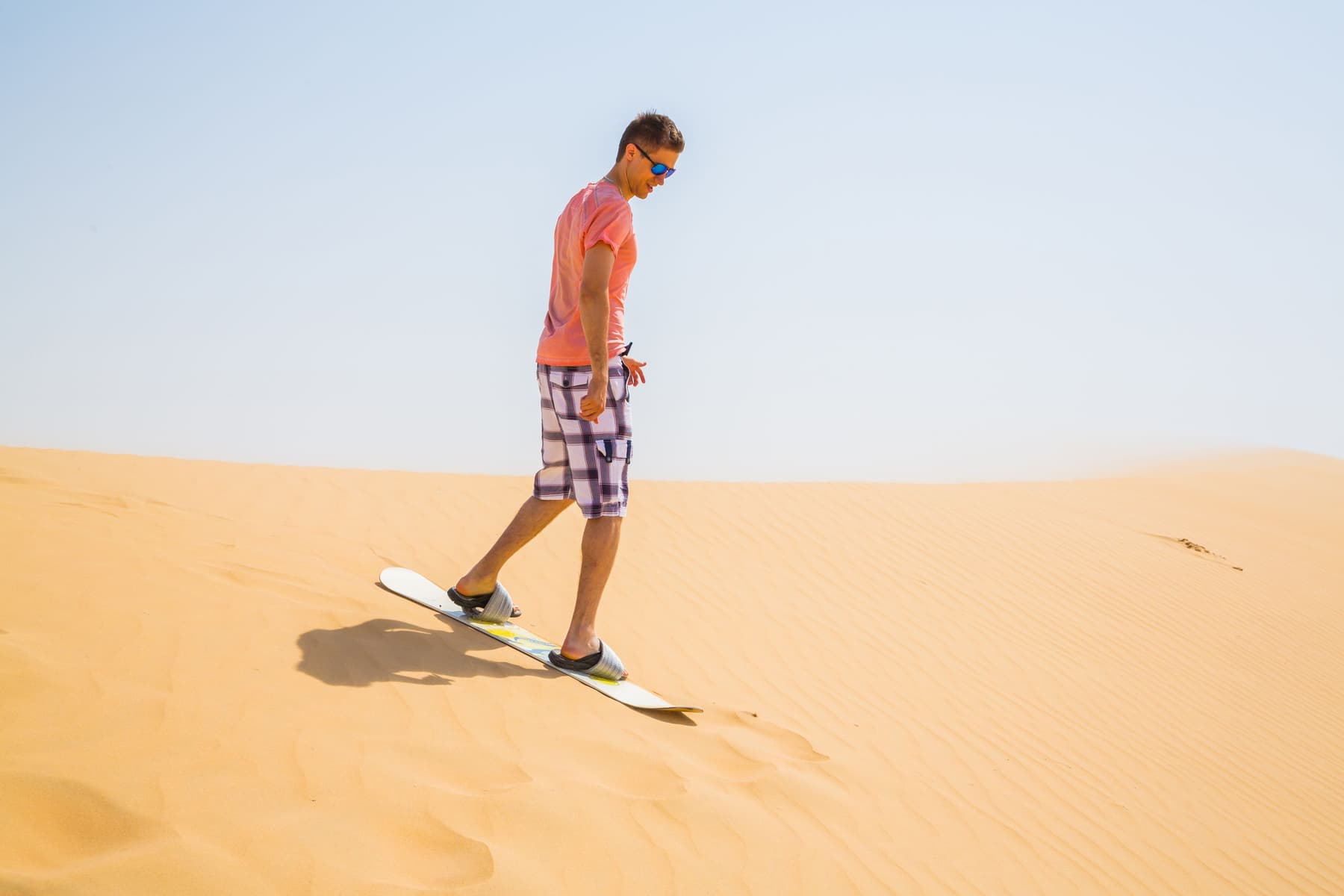 Sandboarden in Dubai | Beste locaties en duinen om te sleeën