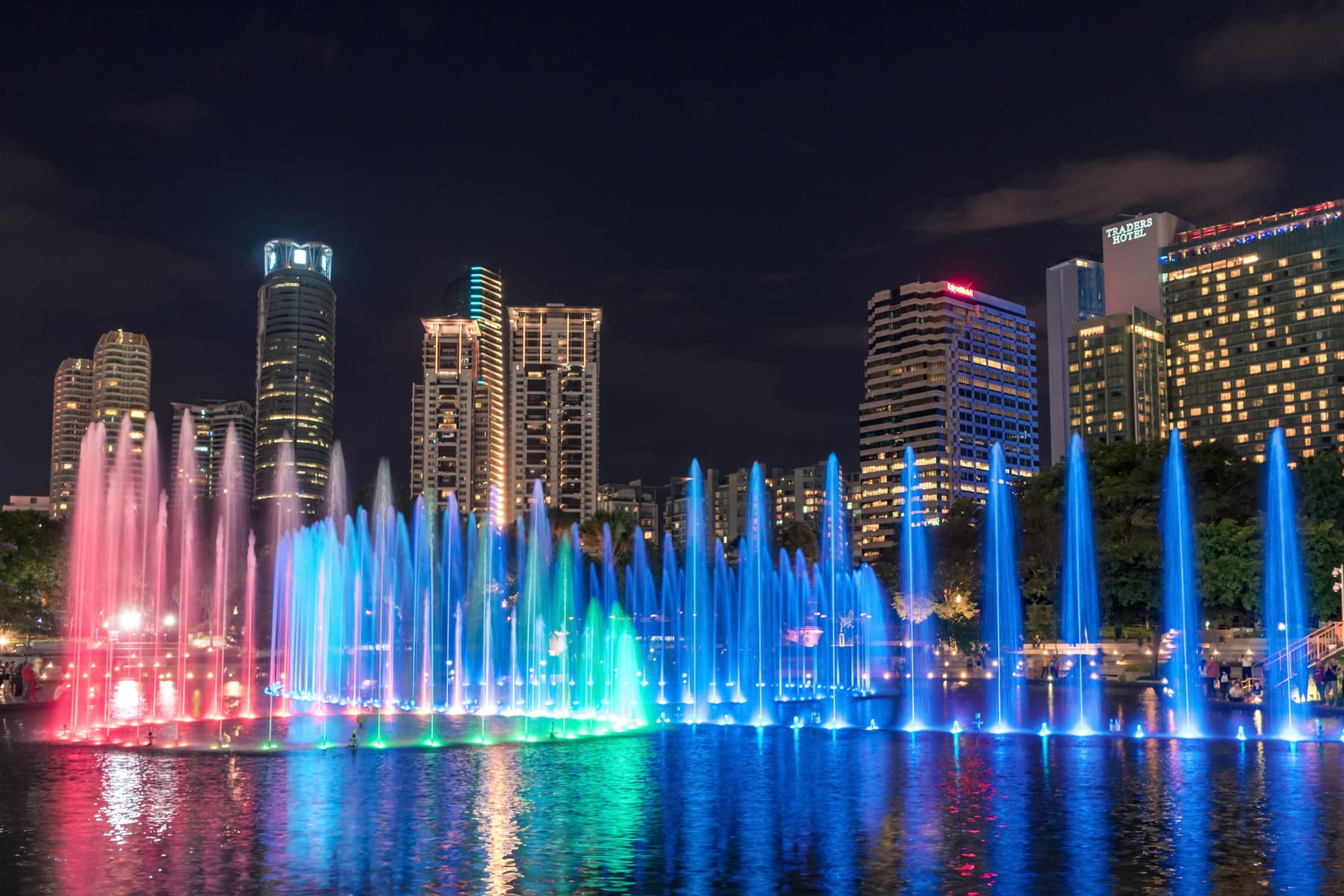 KLCC Park | Explore & Indulge in The Relaxing Green Space!!