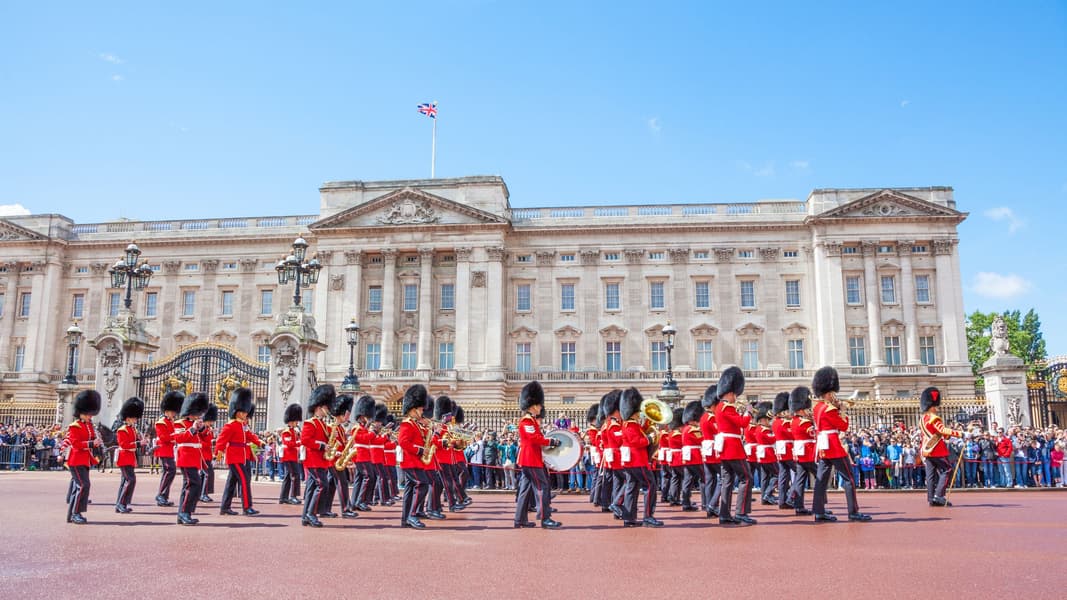Changing Of The Guard | The Traditional Ceremony Of London