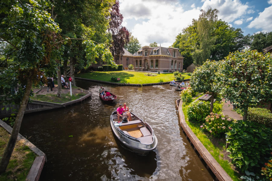 Giethoorn and Enclosing Dike Day Tour from Amsterdam | Get Flat 40% Off
