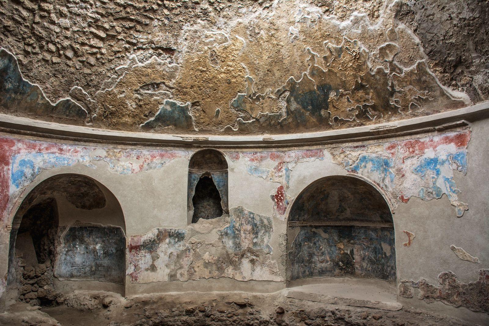 Explore The Ancient Pompeii & Uncover The Preserved Ruins