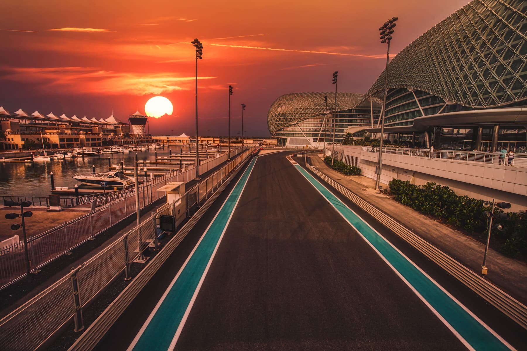 Guia Turístico do Circuito Yas Marina | Descubra o mundo emocionante