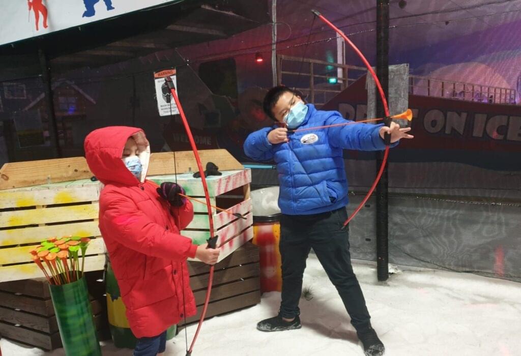 Winter Shooting Arena: Conquer the Cold in Epic Battles!