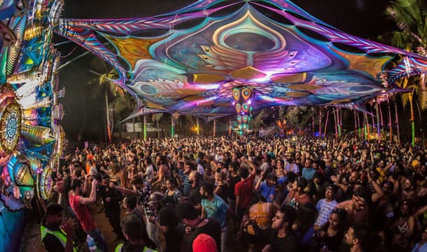 30 Best Pubs & Clubs in Goa for Night Owls (Price & Timings)